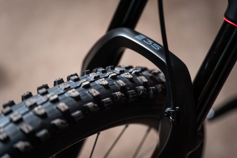 TREK ROSCOE 8 - PRODUCT FEATURE