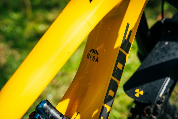 NUKEPROOF MEGA 297 CARBON ELITE - PRODUCT FEATURE